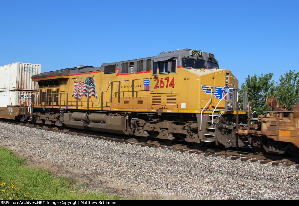 UP 2674 - Mid Train DPU